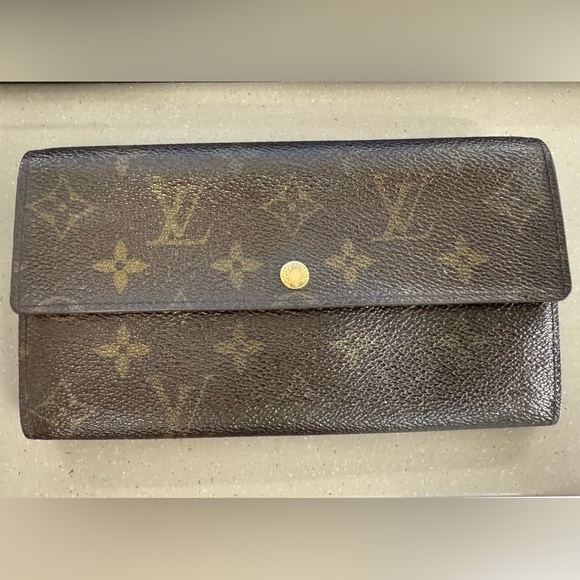 Louis Vuitton | Other | Monogram Louis Vuitton Sarah Walletauthentic ...